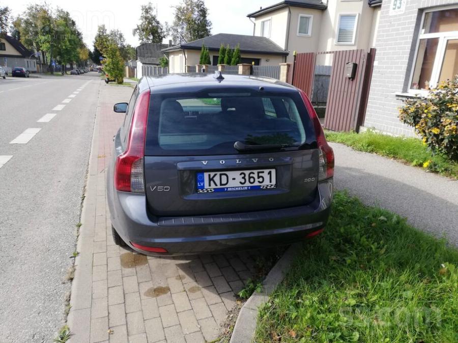Pelēks Volvo V50 2009 Daugavpils, ar dzinēja tilpumu 2.00 L un nobraukumu 226 tūkst. km par 2000 €, foto 5 vietnē AUTOMOTO.COM.LV