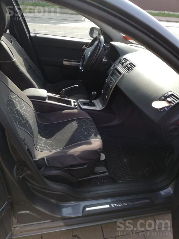 Grey Volvo V50 2009 in Daugavpils, with an engine capacity of 2.00 L and mileage of 226 thousand km for 2000 €, photo 7 on AUTOMOTO.COM.LV