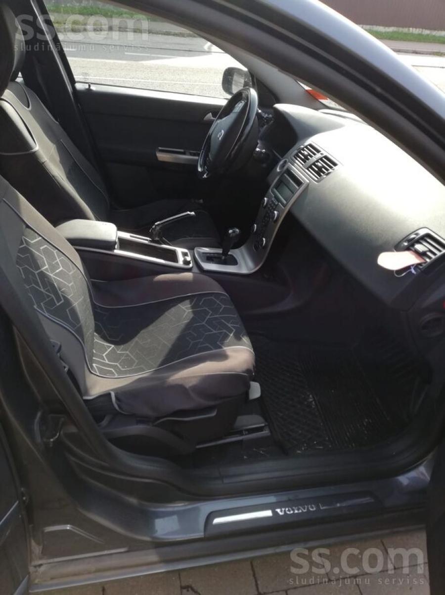 Pelēks Volvo V50 2009 Daugavpils, ar dzinēja tilpumu 2.00 L un nobraukumu 226 tūkst. km par 2000 €, foto 7 vietnē AUTOMOTO.COM.LV