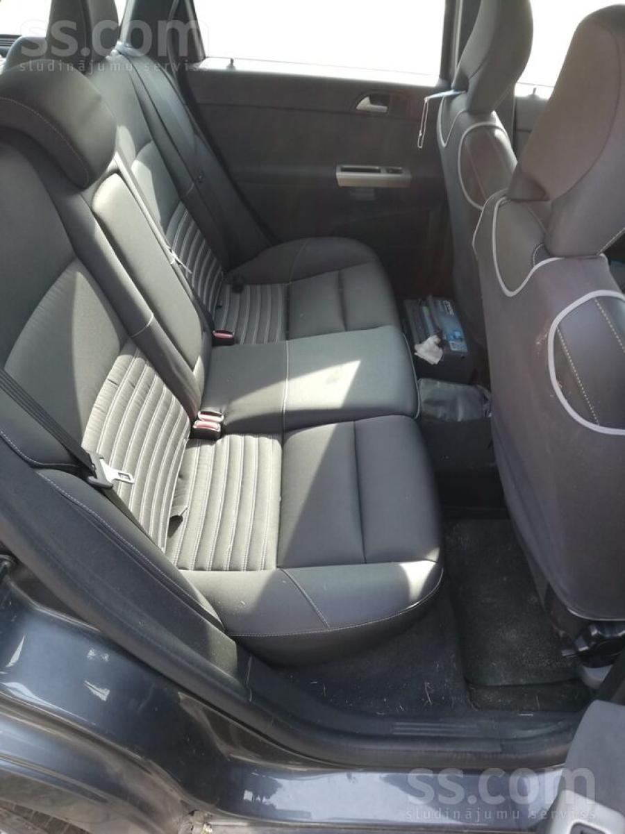 Pelēks Volvo V50 2009 Daugavpils, ar dzinēja tilpumu 2.00 L un nobraukumu 226 tūkst. km par 2000 €, foto 9 vietnē AUTOMOTO.COM.LV