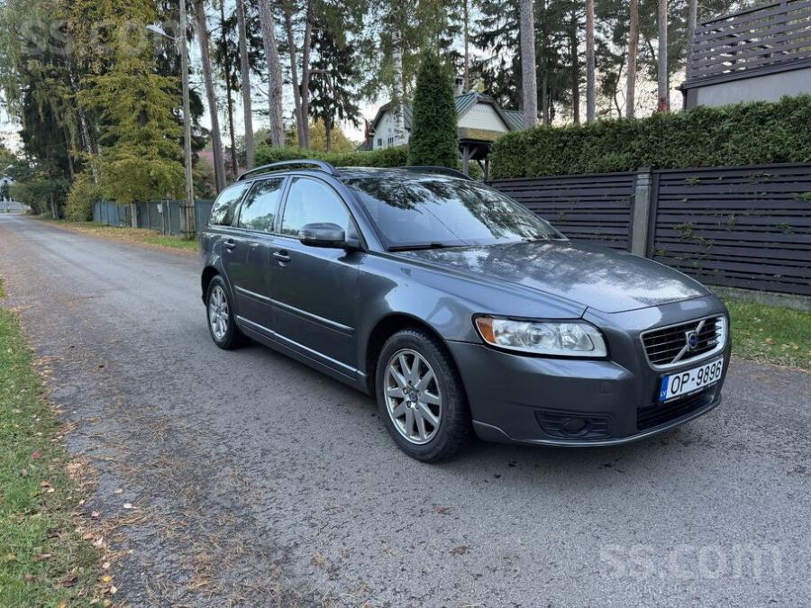 Pelēks Volvo V50 2009 Jūrmala, ar dzinēja tilpumu 2.00 L un nobraukumu 310 tūkst. km par 2300 €, foto 1 vietnē AUTOMOTO.COM.LV