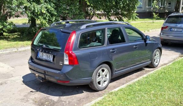 Pelēks Volvo V50 2010 Rīga, ar dzinēja tilpumu 1.60 L un nobraukumu 278 tūkst. km par 2300 €, foto 3 vietnē AUTOMOTO.COM.LV