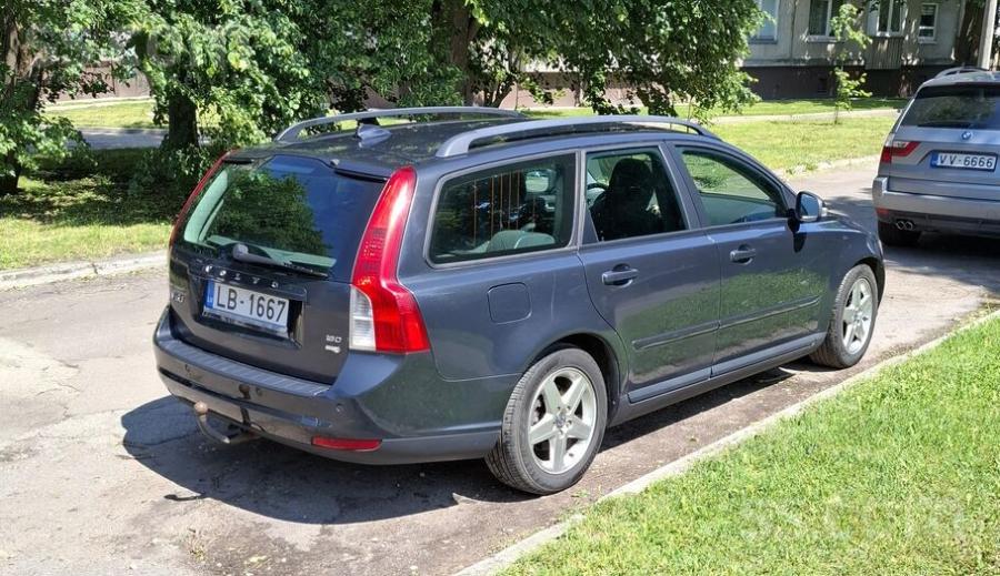 Grey Volvo V50 2010 in Riga, with an engine capacity of 1.60 L and mileage of 278 thousand km for 2300 €, photo 3 on AUTOMOTO.COM.LV
