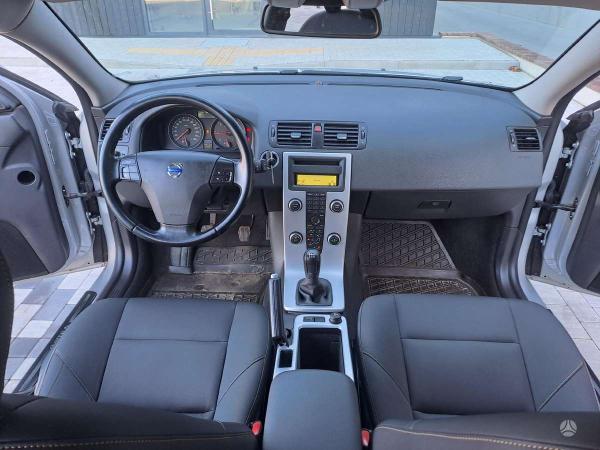 Grey Volvo V50 2010 in Siauliai, with an engine capacity of 1.60 L and mileage of 267 thousand km for 3450 €, photo 11 on AUTOMOTO.COM.LV