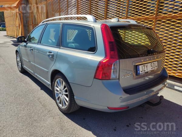 Pelēks Volvo V50 2010 Rīga, ar dzinēja tilpumu 2.00 L un nobraukumu 0 tūkst. km par 3550 €, foto 2 vietnē AUTOMOTO.COM.LV