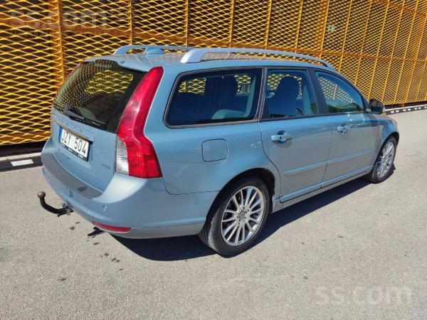 Pelēks Volvo V50 2010 Rīga, ar dzinēja tilpumu 2.00 L un nobraukumu 0 tūkst. km par 3550 €, foto 5 vietnē AUTOMOTO.COM.LV