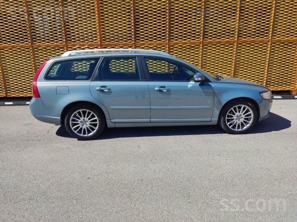Pelēks Volvo V50 2010 Rīga, ar dzinēja tilpumu 2.00 L un nobraukumu 0 tūkst. km par 3550 €, foto 10 vietnē AUTOMOTO.COM.LV