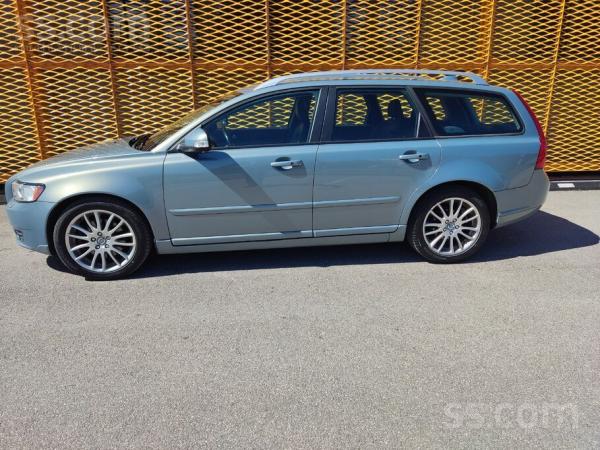 Grey Volvo V50 2010 in Riga, with an engine capacity of 2.00 L and mileage of 0 thousand km for 3350 €, photo 6 on AUTOMOTO.COM.LV