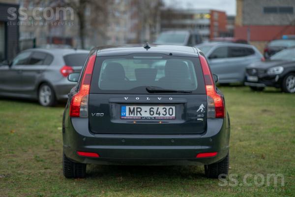 Grey Volvo V50 2010 in Liepaja, with an engine capacity of 1.60 L and mileage of 380 thousand km for 3500 €, photo 3 on AUTOMOTO.COM.LV