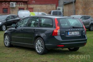 Grey Volvo V50 2010 in Liepaja, with an engine capacity of 1.60 L and mileage of 380 thousand km for 3500 €, photo 2 on AUTOMOTO.COM.LV