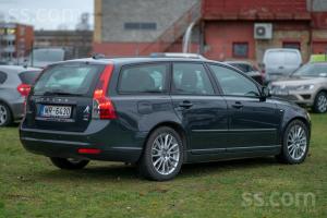 Grey Volvo V50 2010 in Liepaja, with an engine capacity of 1.60 L and mileage of 380 thousand km for 3500 €, photo 4 on AUTOMOTO.COM.LV