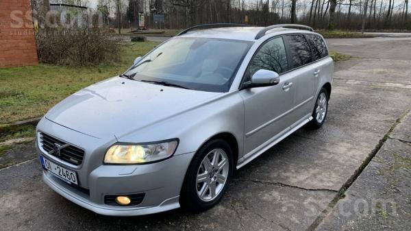 Pelēks Volvo V50 2010 Talsi, ar dzinēja tilpumu 2.00 L un nobraukumu 0 tūkst. km par 3900 €, foto 6 vietnē AUTOMOTO.COM.LV