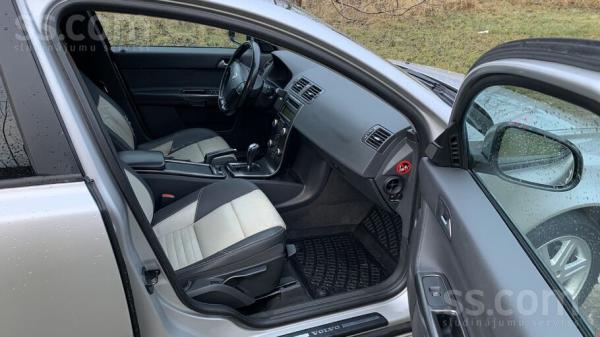 Pelēks Volvo V50 2010 Talsi, ar dzinēja tilpumu 2.00 L un nobraukumu 0 tūkst. km par 3900 €, foto 7 vietnē AUTOMOTO.COM.LV
