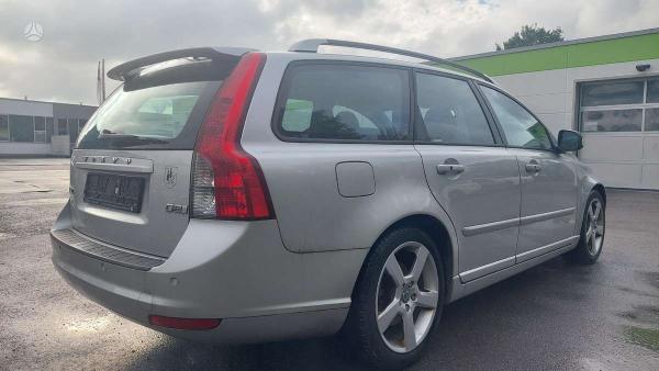 Grey Volvo V50 2010 in Panevezys, with an engine capacity of 1.56 L and mileage of 345 thousand km for 3200 €, photo 5 on AUTOMOTO.COM.LV