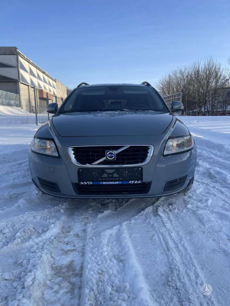 Grey Volvo V50 2010 in Kaunas, with an engine capacity of 1.56 L and mileage of 294 thousand km for 2750 €, photo 2 on AUTOMOTO.COM.LV