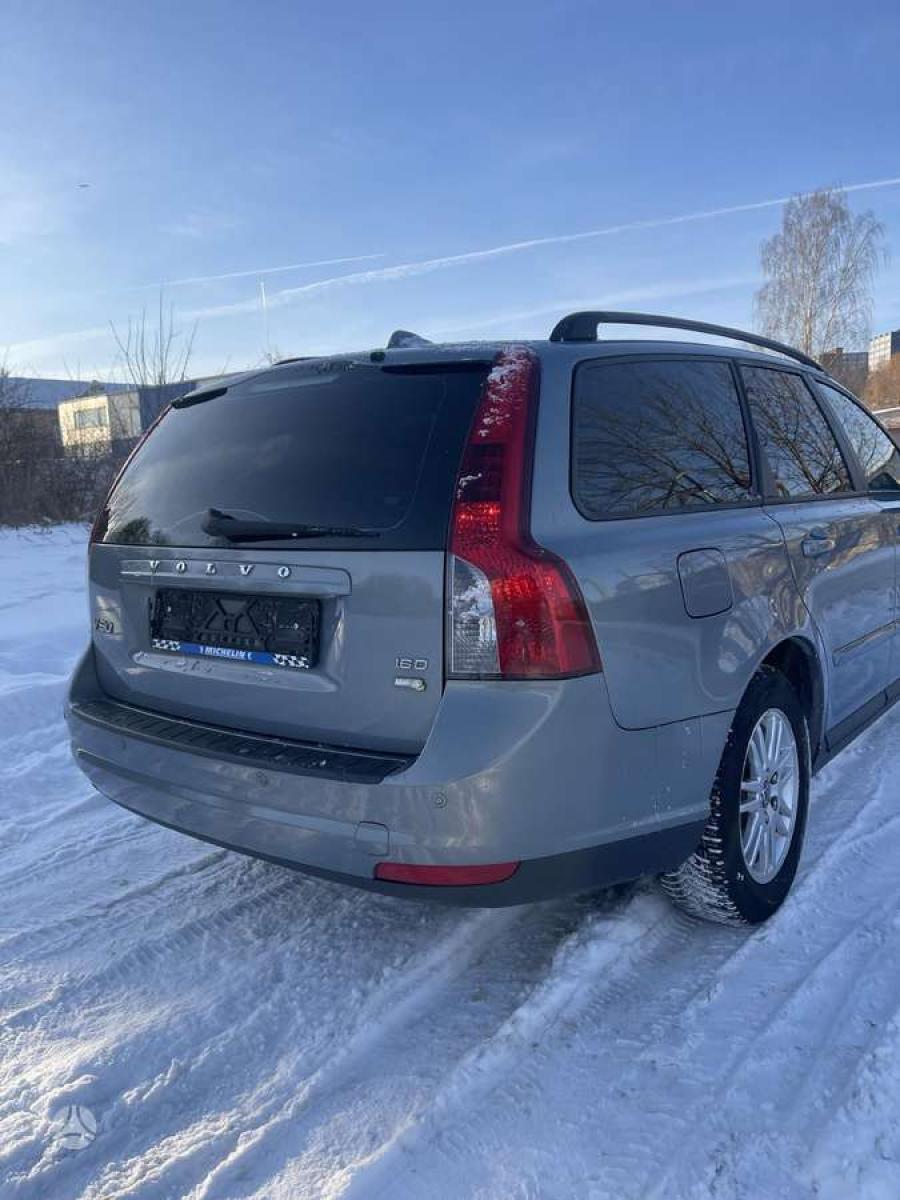 Grey Volvo V50 2010 in Kaunas, with an engine capacity of 1.56 L and mileage of 294 thousand km for 2750 €, photo 8 on AUTOMOTO.COM.LV