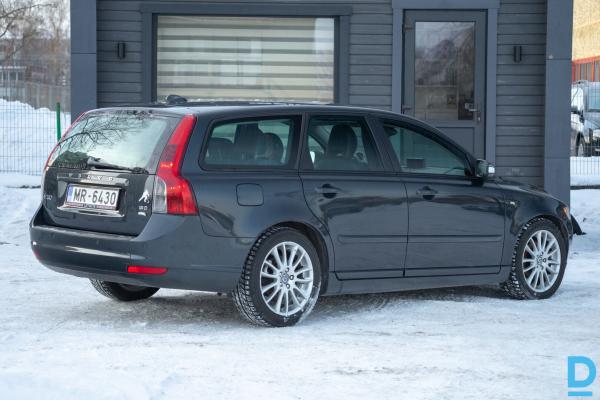 Grey Volvo V50 2010 in Liepaja, with an engine capacity of 1.60 L and mileage of 380 thousand km for 3500 €, photo 3 on AUTOMOTO.COM.LV