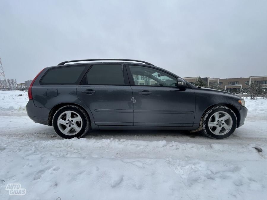 Grey Volvo V50 2010 in Vilnius, with an engine capacity of 2.00 L and mileage of 352 thousand km for 3200 €, photo 3 on AUTOMOTO.COM.LV