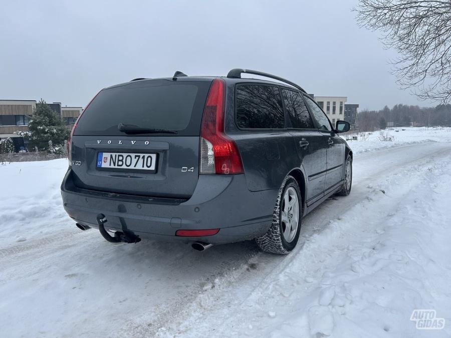 Grey Volvo V50 2010 in Vilnius, with an engine capacity of 2.00 L and mileage of 352 thousand km for 3200 €, photo 4 on AUTOMOTO.COM.LV