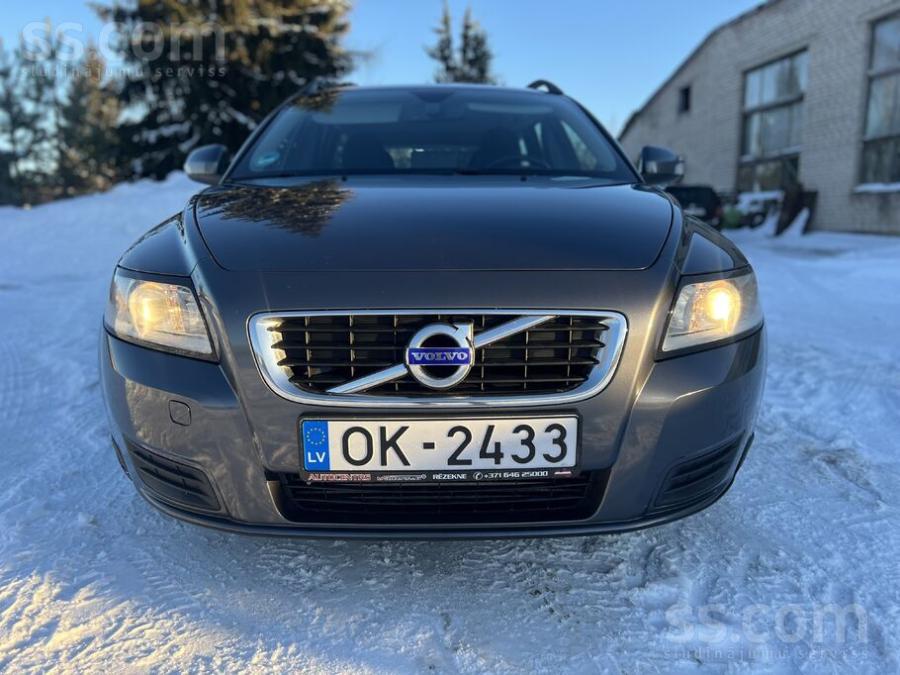 Grey Volvo V50 2010 in Rezekne, with an engine capacity of 1.60 L and mileage of 294 thousand km for 3950 €, photo 1 on AUTOMOTO.COM.LV