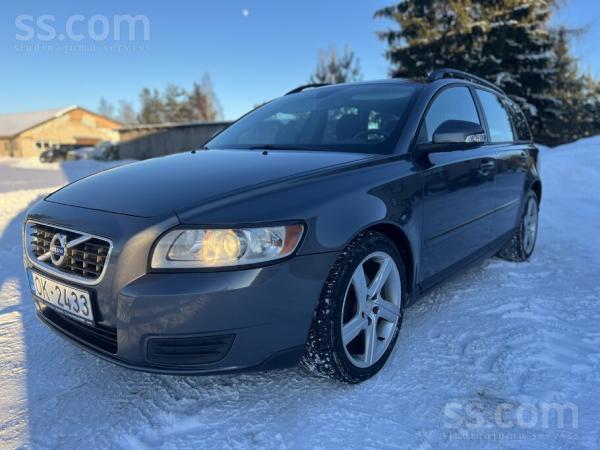 Pelēks Volvo V50 2010 Rēzekne, ar dzinēja tilpumu 1.60 L un nobraukumu 294 tūkst. km par 3950 €, foto 2 vietnē AUTOMOTO.COM.LV