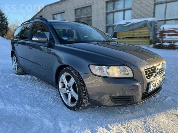 Pelēks Volvo V50 2010 Rēzekne, ar dzinēja tilpumu 1.60 L un nobraukumu 294 tūkst. km par 3950 €, foto 3 vietnē AUTOMOTO.COM.LV