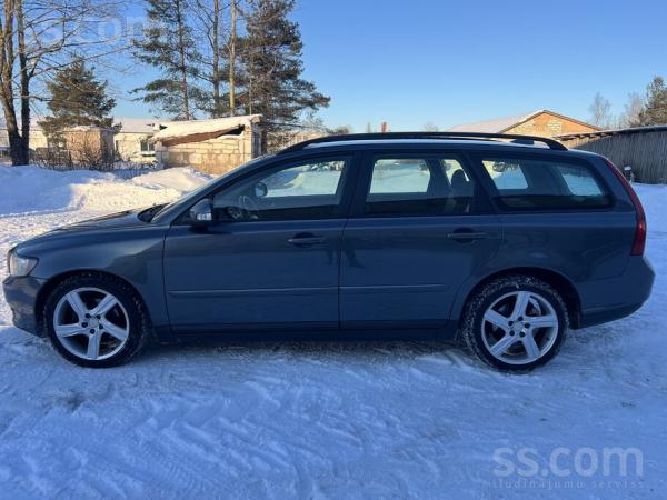Pelēks Volvo V50 2010 Rēzekne, ar dzinēja tilpumu 1.60 L un nobraukumu 294 tūkst. km par 3950 €, foto 4 vietnē AUTOMOTO.COM.LV