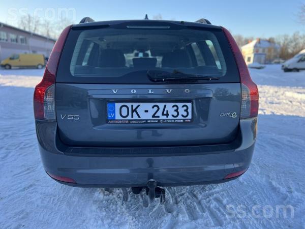 Pelēks Volvo V50 2010 Rēzekne, ar dzinēja tilpumu 1.60 L un nobraukumu 294 tūkst. km par 3950 €, foto 7 vietnē AUTOMOTO.COM.LV