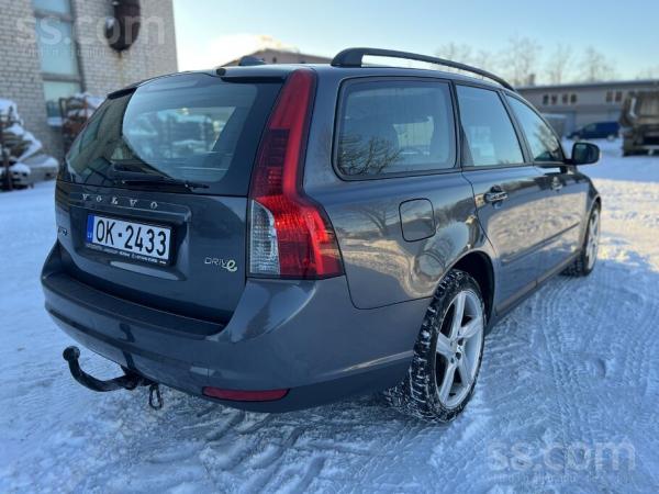Pelēks Volvo V50 2010 Rēzekne, ar dzinēja tilpumu 1.60 L un nobraukumu 294 tūkst. km par 3950 €, foto 8 vietnē AUTOMOTO.COM.LV