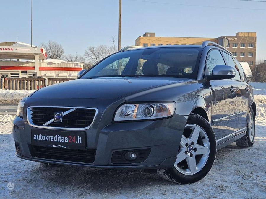 Grey Volvo V50 2010 in Siauliai, with an engine capacity of 1.56 L and mileage of 207 thousand km for 3350 €, photo 1 on AUTOMOTO.COM.LV