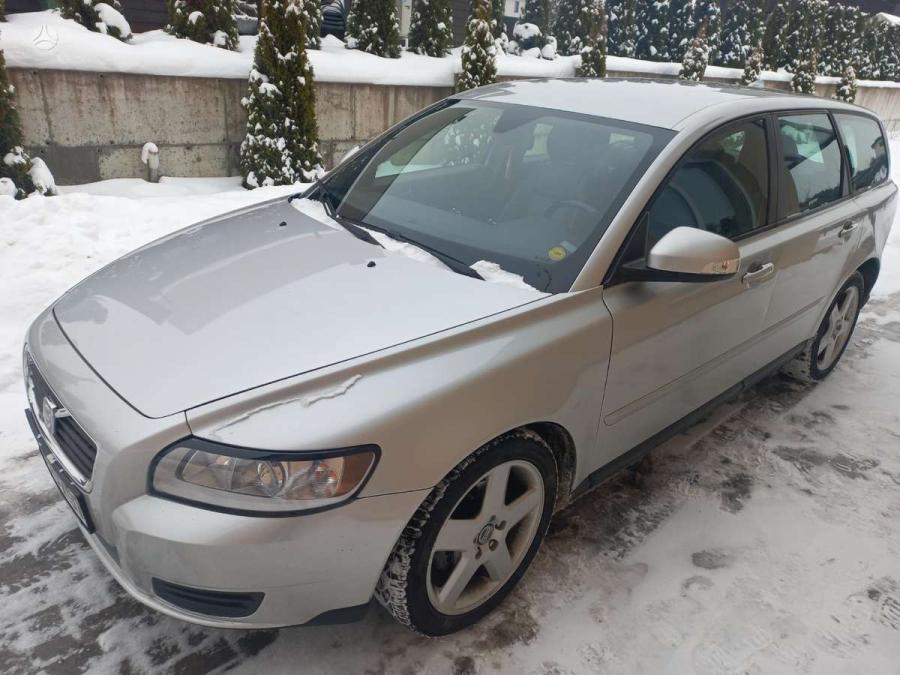 Pelēks Volvo V50 2010 Viļņa, ar dzinēja tilpumu 1.60 L un nobraukumu 303 tūkst. km par 2950 €, foto 2 vietnē AUTOMOTO.COM.LV