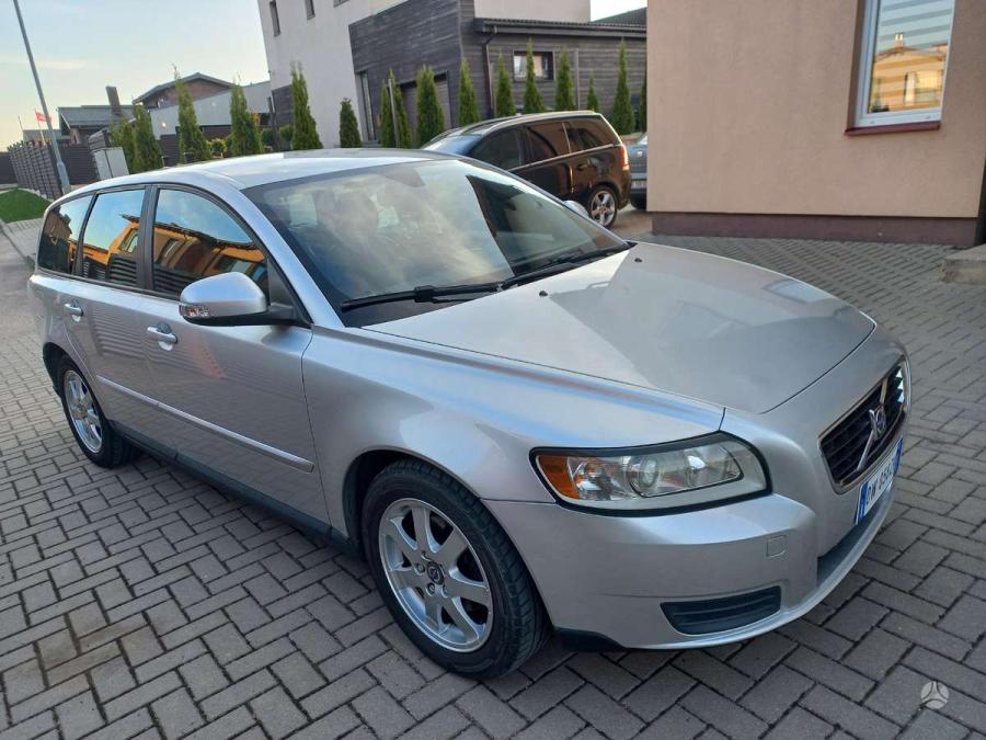 Pelēks Volvo V50 2010 Viļņa, ar dzinēja tilpumu 1.60 L un nobraukumu 303 tūkst. km par 2950 €, foto 4 vietnē AUTOMOTO.COM.LV