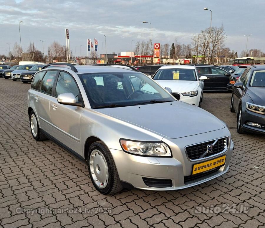 Pelēks Volvo V50 2010 Tartu, ar dzinēja tilpumu 0.00 L un nobraukumu 263 tūkst. km par 3990 €, foto 2 vietnē AUTOMOTO.COM.LV