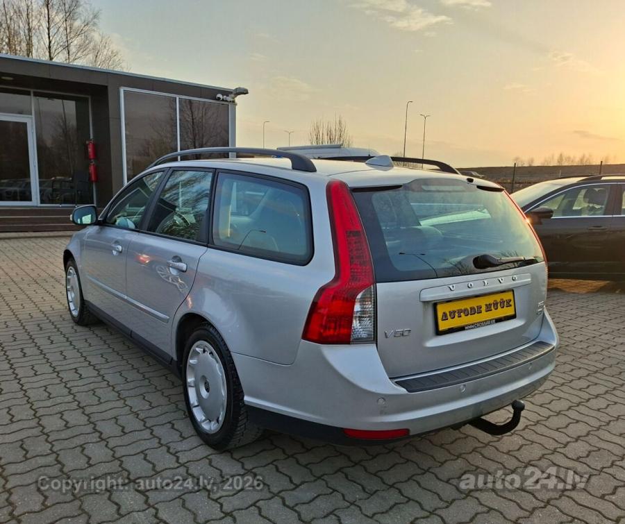 Pelēks Volvo V50 2010 Tartu, ar dzinēja tilpumu 0.00 L un nobraukumu 263 tūkst. km par 3990 €, foto 4 vietnē AUTOMOTO.COM.LV