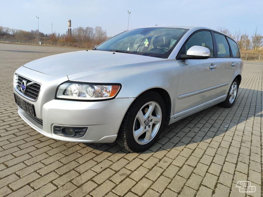 Grey Volvo V50 2010 in Marijampole, with an engine capacity of 1.60 L and mileage of 231 thousand km for 2950 €, photo 1 on AUTOMOTO.COM.LV