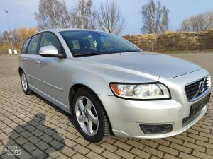 Grey Volvo V50 2010 in Marijampole, with an engine capacity of 1.60 L and mileage of 231 thousand km for 2950 €, photo 2 on AUTOMOTO.COM.LV