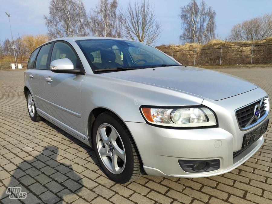 Grey Volvo V50 2010 in Marijampole, with an engine capacity of 1.60 L and mileage of 231 thousand km for 2950 €, photo 2 on AUTOMOTO.COM.LV
