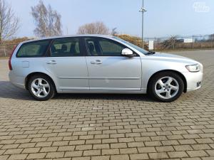 Grey Volvo V50 2010 in Marijampole, with an engine capacity of 1.60 L and mileage of 231 thousand km for 2950 €, photo 4 on AUTOMOTO.COM.LV