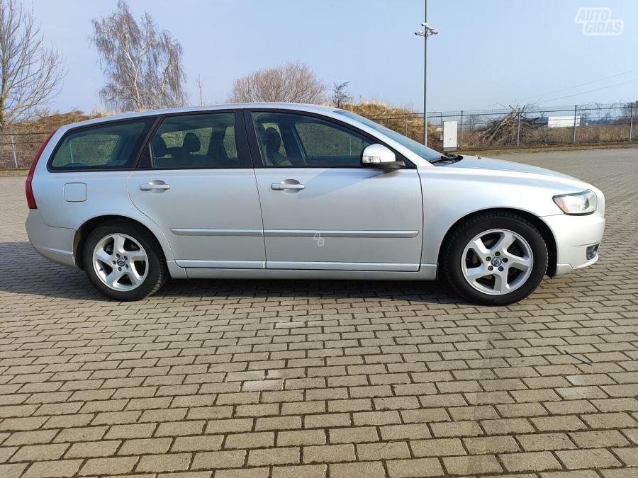 Grey Volvo V50 2010 in Marijampole, with an engine capacity of 1.60 L and mileage of 231 thousand km for 2950 €, photo 4 on AUTOMOTO.COM.LV