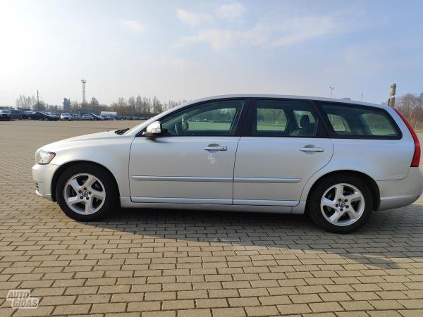 Pelēks Volvo V50 2010 Marijampole, ar dzinēja tilpumu 1.60 L un nobraukumu 231 tūkst. km par 2950 €, foto 5 vietnē AUTOMOTO.COM.LV