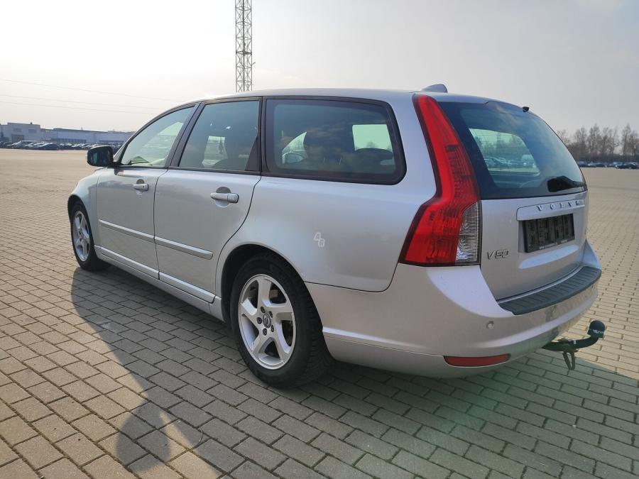 Grey Volvo V50 2010 in Marijampole, with an engine capacity of 1.60 L and mileage of 231 thousand km for 2950 €, photo 6 on AUTOMOTO.COM.LV