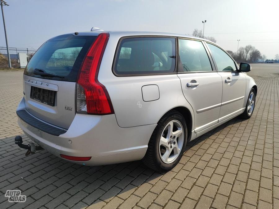 Grey Volvo V50 2010 in Marijampole, with an engine capacity of 1.60 L and mileage of 231 thousand km for 2950 €, photo 7 on AUTOMOTO.COM.LV