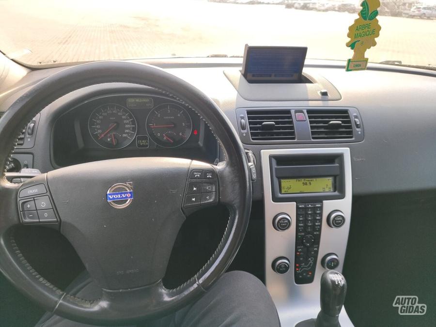 Grey Volvo V50 2010 in Marijampole, with an engine capacity of 1.60 L and mileage of 231 thousand km for 2950 €, photo 10 on AUTOMOTO.COM.LV