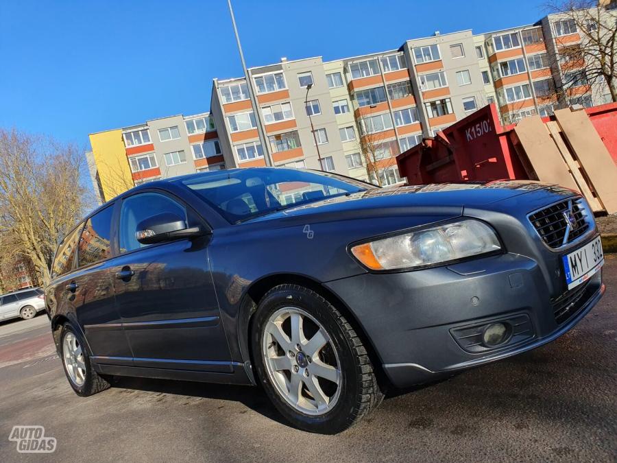 Grey Volvo V50 2010 in Siauliai, with an engine capacity of 1.60 L and mileage of 340 thousand km for 2200 €, photo 1 on AUTOMOTO.COM.LV