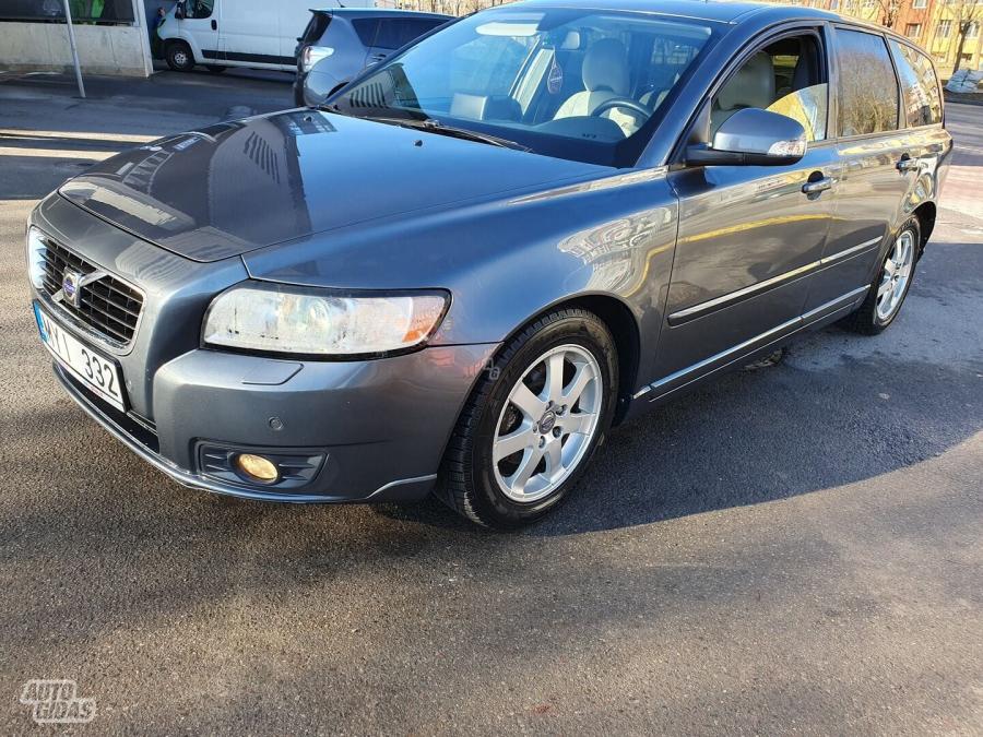 Grey Volvo V50 2010 in Siauliai, with an engine capacity of 1.60 L and mileage of 340 thousand km for 2200 €, photo 2 on AUTOMOTO.COM.LV