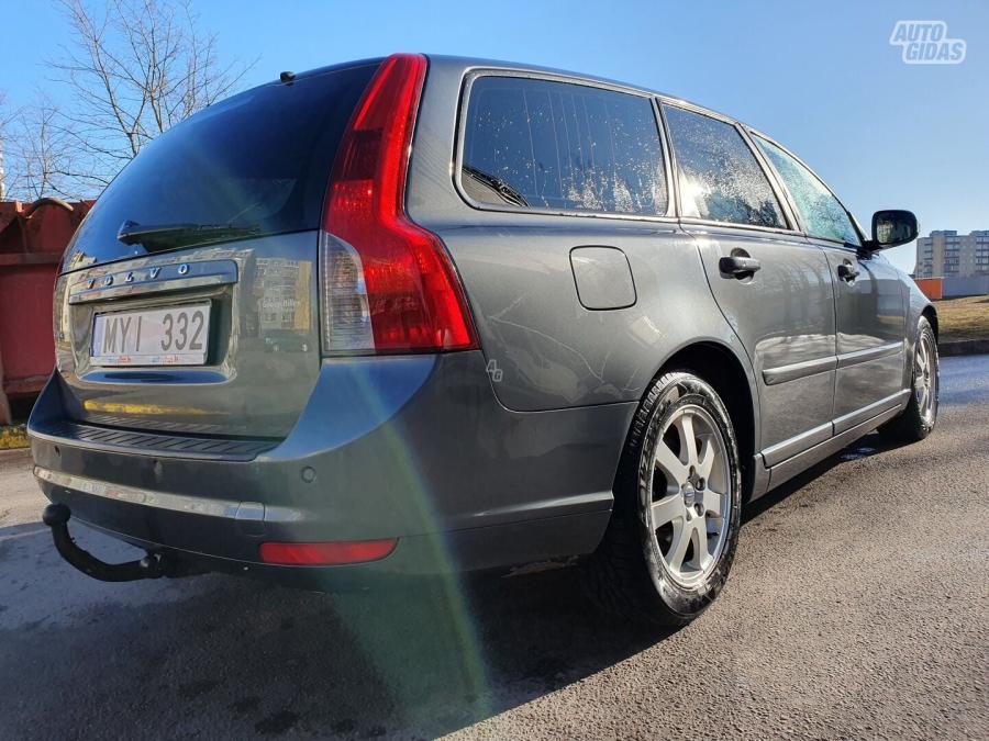 Grey Volvo V50 2010 in Siauliai, with an engine capacity of 1.60 L and mileage of 340 thousand km for 2200 €, photo 5 on AUTOMOTO.COM.LV