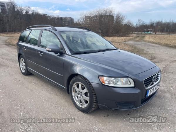 Pelēks Volvo V50 2010 Tallina, ar dzinēja tilpumu 1.60 L un nobraukumu 346 tūkst. km par 2300 €, foto 2 vietnē AUTOMOTO.COM.LV