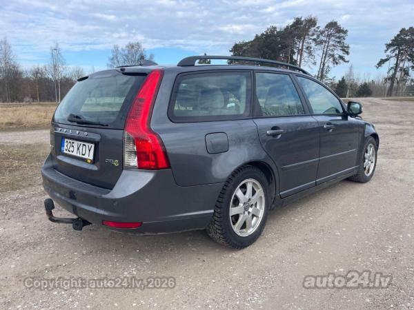 Pelēks Volvo V50 2010 Tallina, ar dzinēja tilpumu 1.60 L un nobraukumu 346 tūkst. km par 2300 €, foto 3 vietnē AUTOMOTO.COM.LV