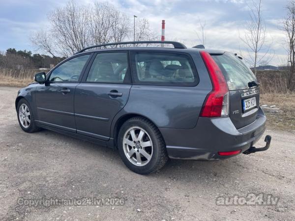 Pelēks Volvo V50 2010 Tallina, ar dzinēja tilpumu 1.60 L un nobraukumu 346 tūkst. km par 2300 €, foto 4 vietnē AUTOMOTO.COM.LV
