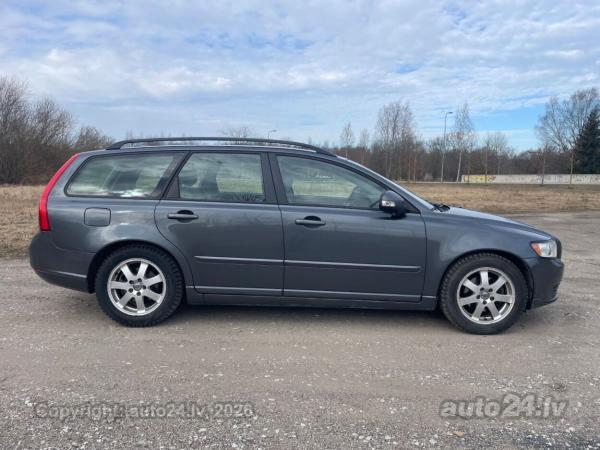 Pelēks Volvo V50 2010 Tallina, ar dzinēja tilpumu 1.60 L un nobraukumu 346 tūkst. km par 2300 €, foto 5 vietnē AUTOMOTO.COM.LV